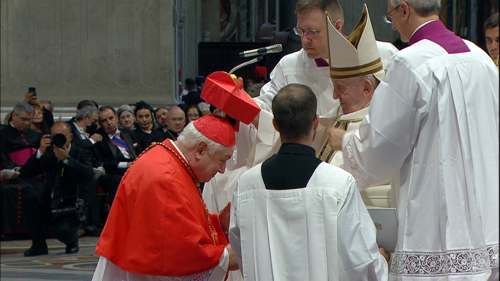 La remise de la barrette - Diocèse de Marseille